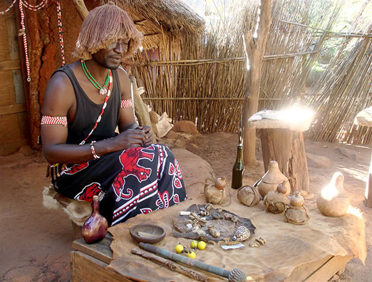 Curandeiros e medicina tradizionale in Mozambico - Time for Africa